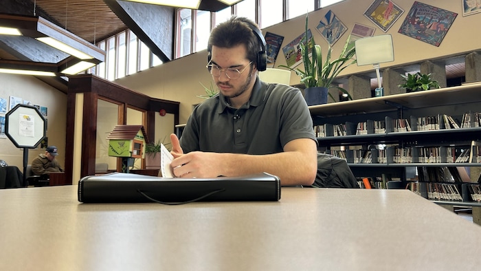 Santé mentale : un jeune d’Edmundston lance un organisme pour aider les ...