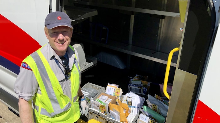 Les travailleurs essentiels, ces « nouveaux héros » | Radio-Canada