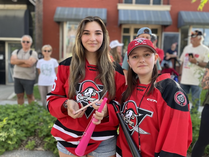 Les voltigeurs défilent triomphants à Drummondville | Radio-Canada