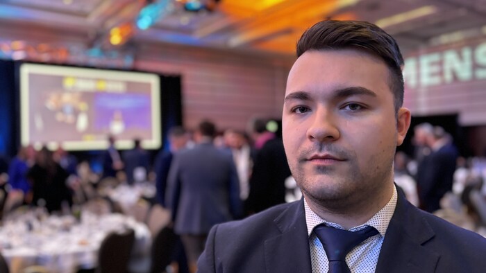 Un discours à saveur électorale pour Higgs, assorti d’un chèque de 300 ...