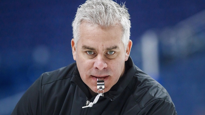 Dominique Ducharme devient entraîneur adjoint des Golden Knights ...