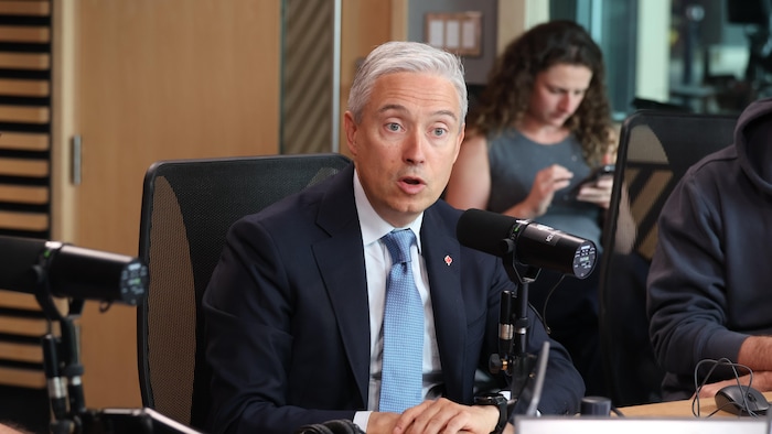 Un prochain budget « d’austérité et d’investissement en même temps », dit Carney | Radio-Canada