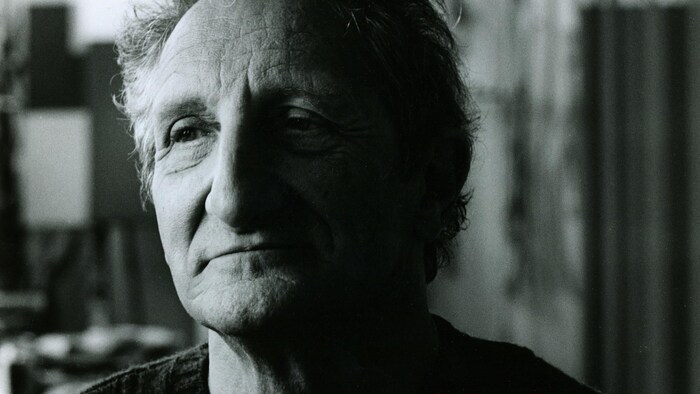 Une œuvre en hommage à l’artiste Guido Molinari sur un pont montréalais ...