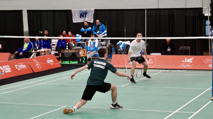 Des athlètes de badminton passionnés invitent d’autres jeunes à ...