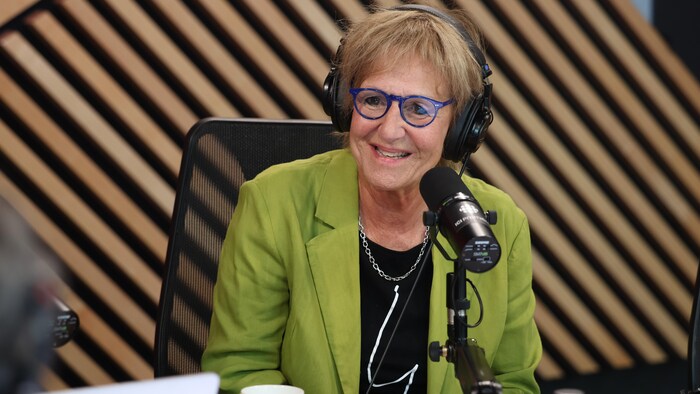 Le journaliste Leslie Roberts se présente pour Ensemble Montréal ...