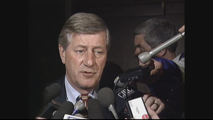 La loi de Mike Harris sur la mendicité à nouveau contestée 25 ans plus ...