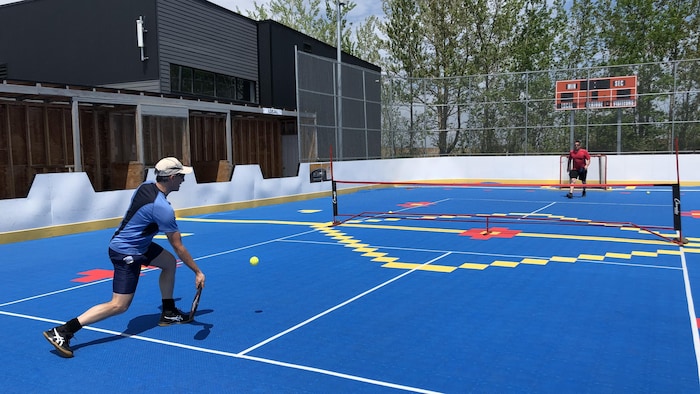 Un premier centre de pickleball intérieur à Lévis | Radio-Canada