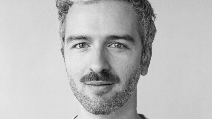 Une centaine de portes, de Jean-Michel Fortier | Radio-Canada