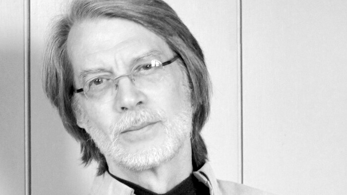 Le Grand Prix du livre de Montréal attribué au poète René Lapierre ...