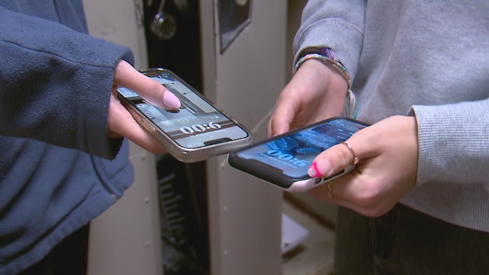 Première journée sans cellulaire en classe en Estrie | Radio-Canada