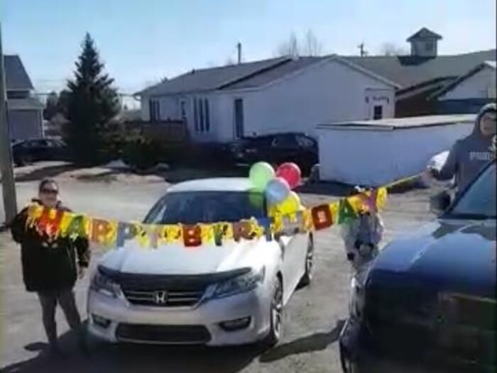 Des anniversaires pas banals en temps de pandémie | Radio-Canada