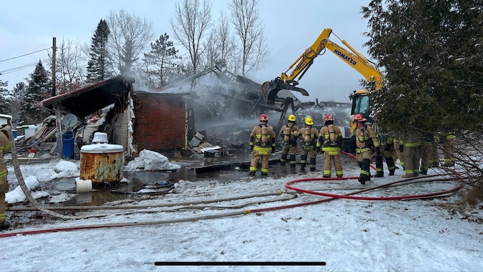 Appel à la solidarité à Abercorn après un incendie majeur | Radio-Canada