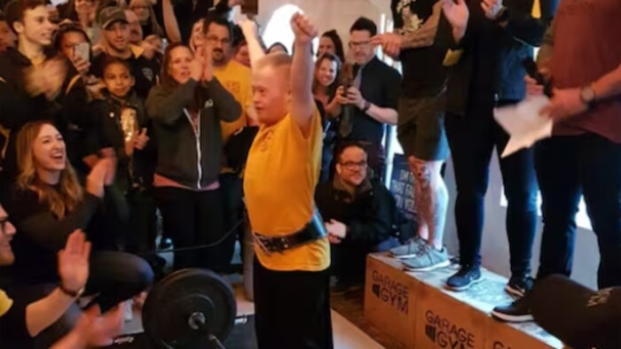 La mémoire d’un haltérophile des Olympiques spéciaux honorée | Radio-Canada