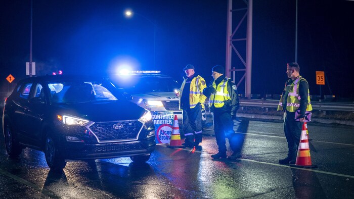 Les barrages routiers sont commencés à Sherbrooke | Radio-Canada