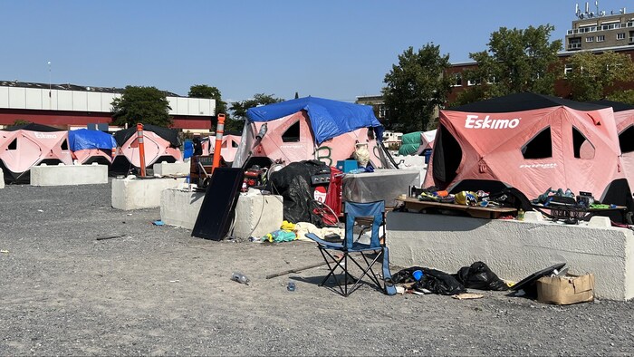 Jour de déménagement au campement Robert-Guertin : une trentaine de ...
