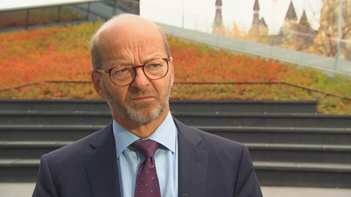 Le sénateur Carignan va quitter ses fonctions chez Sélection | Radio-Canada