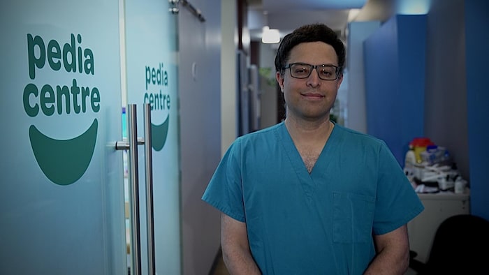 5 ans pour voir un dentiste, le défi de personnes avec déficience intellectuelle | Radio-Canada