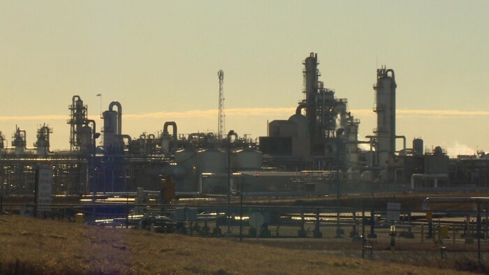 Dow ralentit la construction de son usine à zéro émission | Radio-Canada