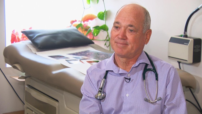 Quitter ou non la médecine familiale, le dilemme du Dr Archambault | Radio-Canada