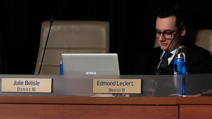Une élue de Gatineau se fait montrer la porte de la STO | Radio-Canada