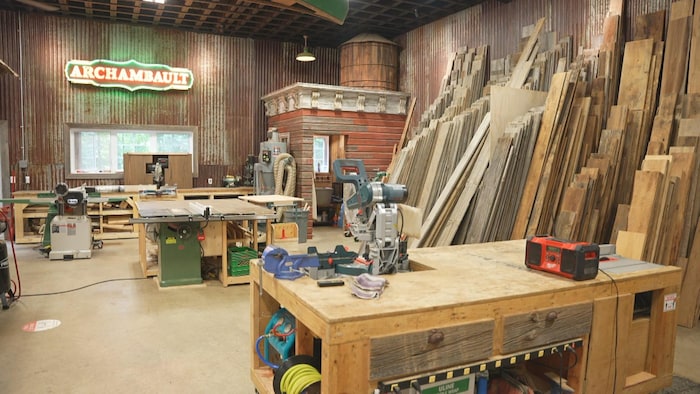 Faire renaître le bois de grange un démantèlement à la fois | Radio-Canada