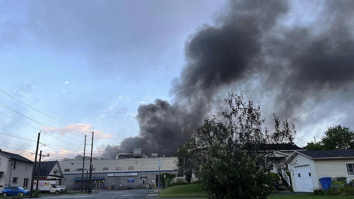 Incendie majeur à l’usine Magotteaux de Magog | Radio-Canada