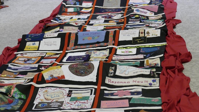 Une ceinture fléchée pour rendre hommage aux femmes métisses | Radio-Canada