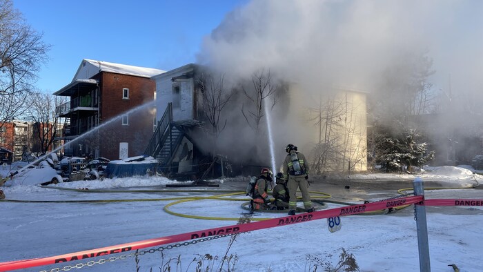 Un incendie mène à la démolition d’un bâtiment dans le centre-ville de ...
