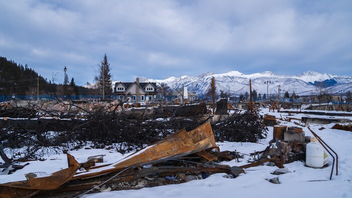 Ottawa annonce 160 M$ de plus pour la reconstruction de Jasper | Radio ...