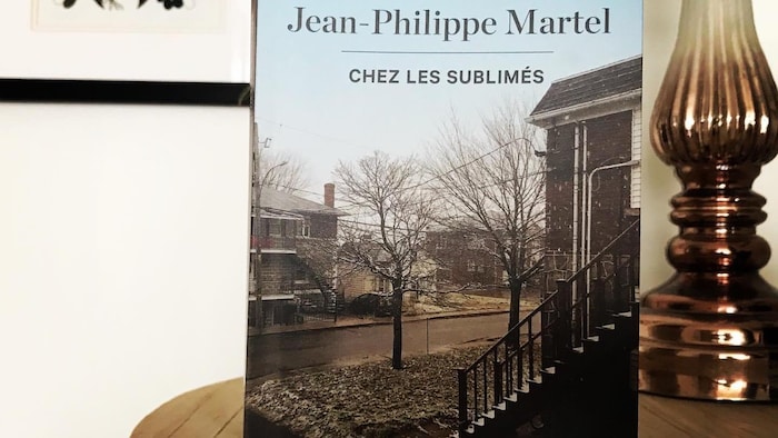 Chez les sublimés, le roman satirique du Sherbrookois Jean-Philippe Martel | Radio-Canada