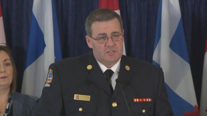 COVID-19 : Toronto suspend ses services « non essentiels » | Radio-Canada