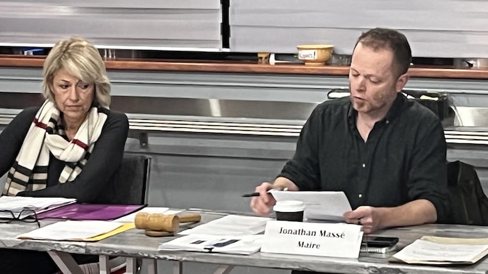 Un conseil municipal sous les insultes et les invectives à Grosses ...