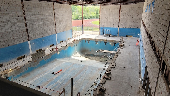 Retour à l’école Mont-Bleu : un bâtiment rénové, mais l’état du ...