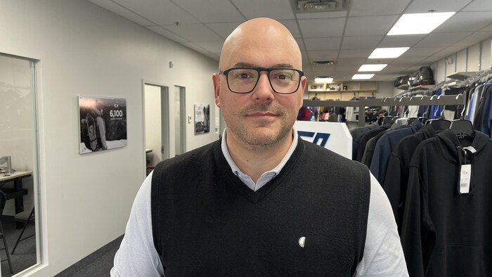 Trop ou pas assez haute, l’augmentation du salaire minimum? | Radio-Canada