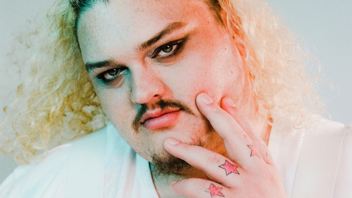 Le chanteur TALK au Bluesfest 2024 | Radio-Canada