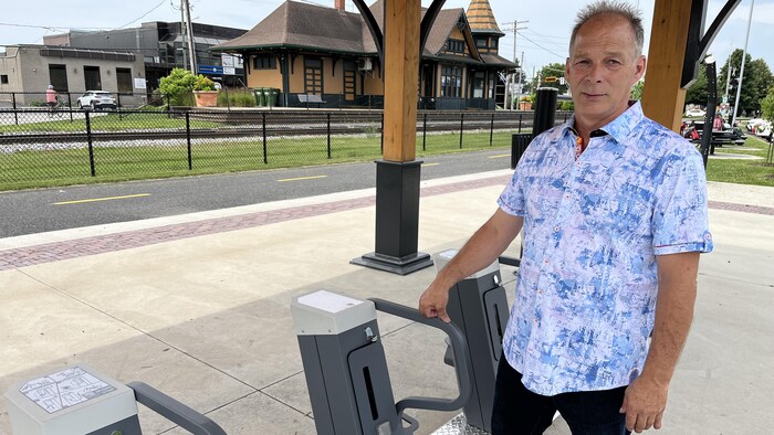 Acton Vale veut attirer les touristes à vélo avec de nouvelles bornes ...