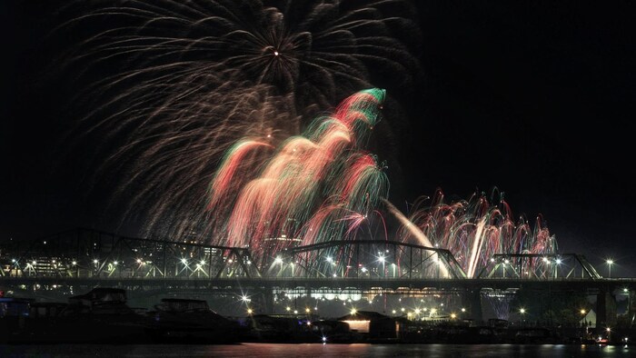 Un quart de siècle à photographier la magie des Grands Feux | Radio-Canada