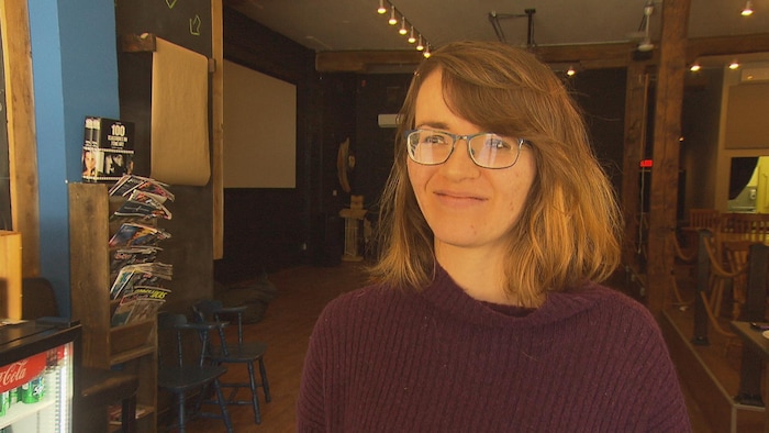Un premier « café queer » à la Capsule Bistro-Cinéma | Radio-Canada