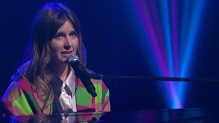 Klô Pelgag « en duo avec le soleil levant » au FMBM | Radio-Canada