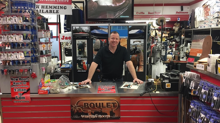 Daniel Frappier, un cordonnier de renom dans le Nord | OHdio | Radio-Canada