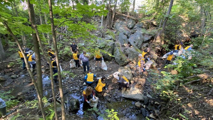Activité de nettoyage des berges, avec Robert-Léo Gendron | OHdio ...