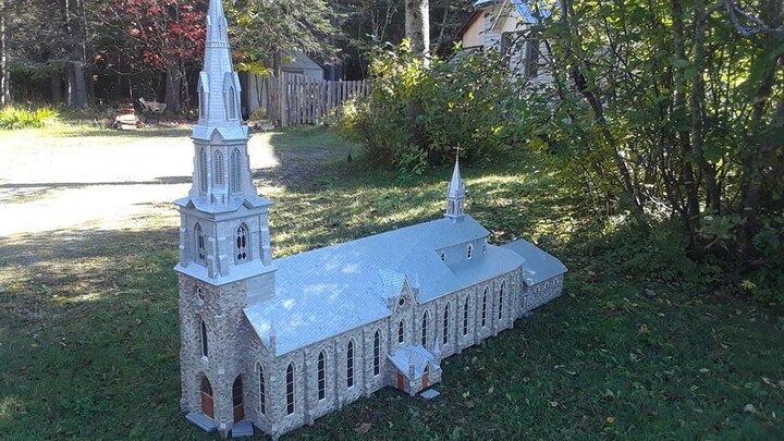 La passion pour la reproduction de bâtiments miniatures de Marcel ...