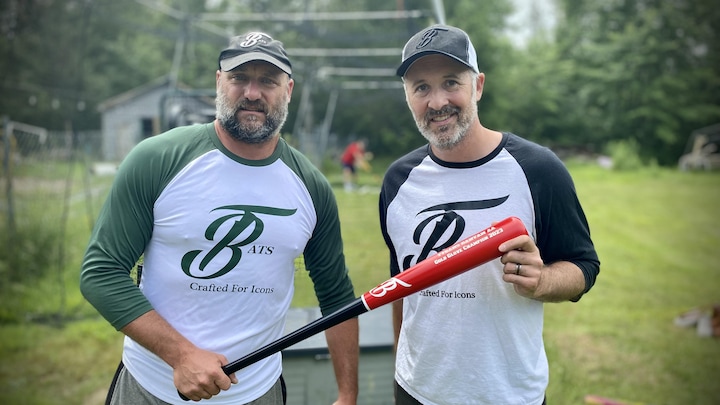 Deux franco-ontariens se lancent dans la fabrication de bâtons de ...