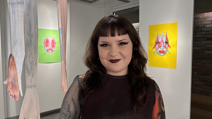 Larves et paillettes : une première exposition haute en couleurs pour ...