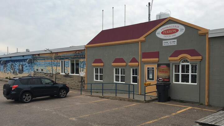 L’achat local fait augmenter les ventes à la fromagerie Perron | OHdio ...