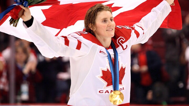 Les femmes commencent à tailler leur place dans le monde du hockey ...