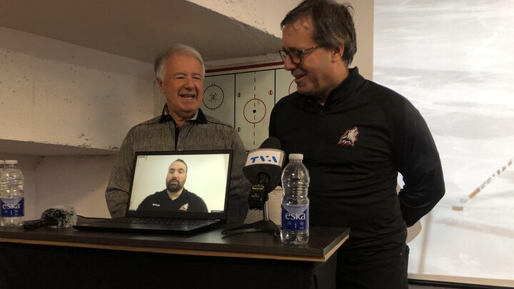 Retrait du #3 de Marc-André Bourdon par les Huskies : « Je prends ça ...