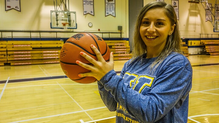 De Flamme à Voyageur : la passion du basket de Kayla Deschatelets