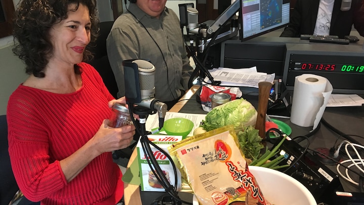 Transformer le chou en kimchi | OHdio | Radio-Canada