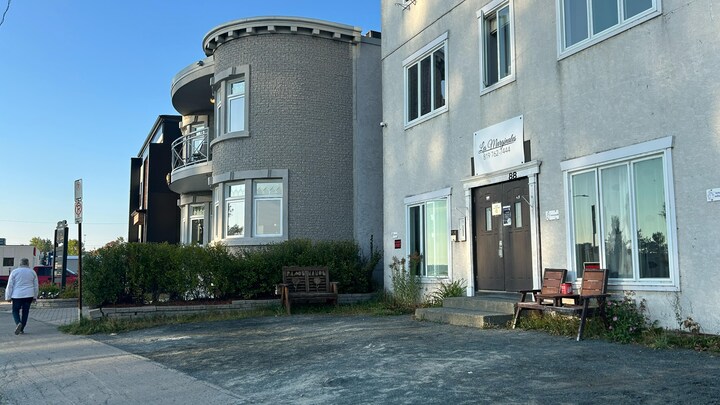 L'entrée principale de la bâtisse des Marginales à Rouyn-Noranda.